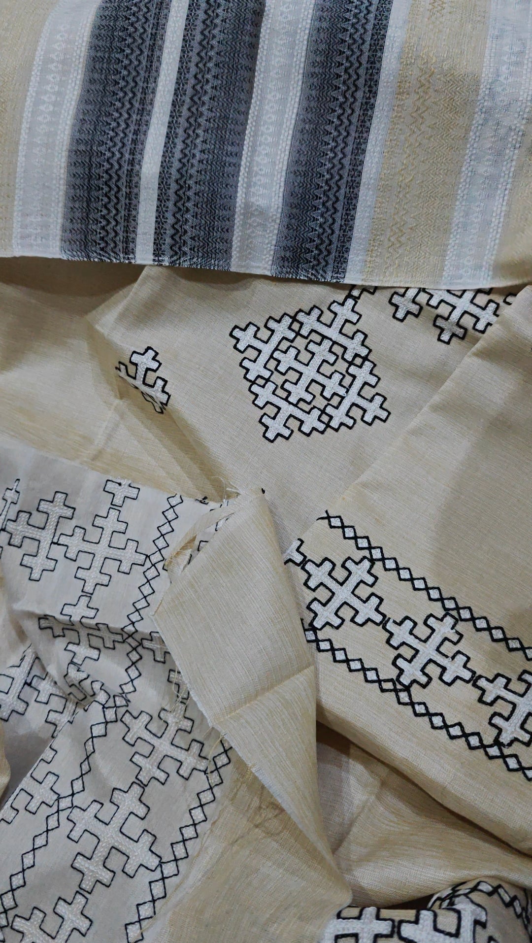 SHAMRAY EMBROIDERED ARTICLE 3 PIECE – Duaa Collection